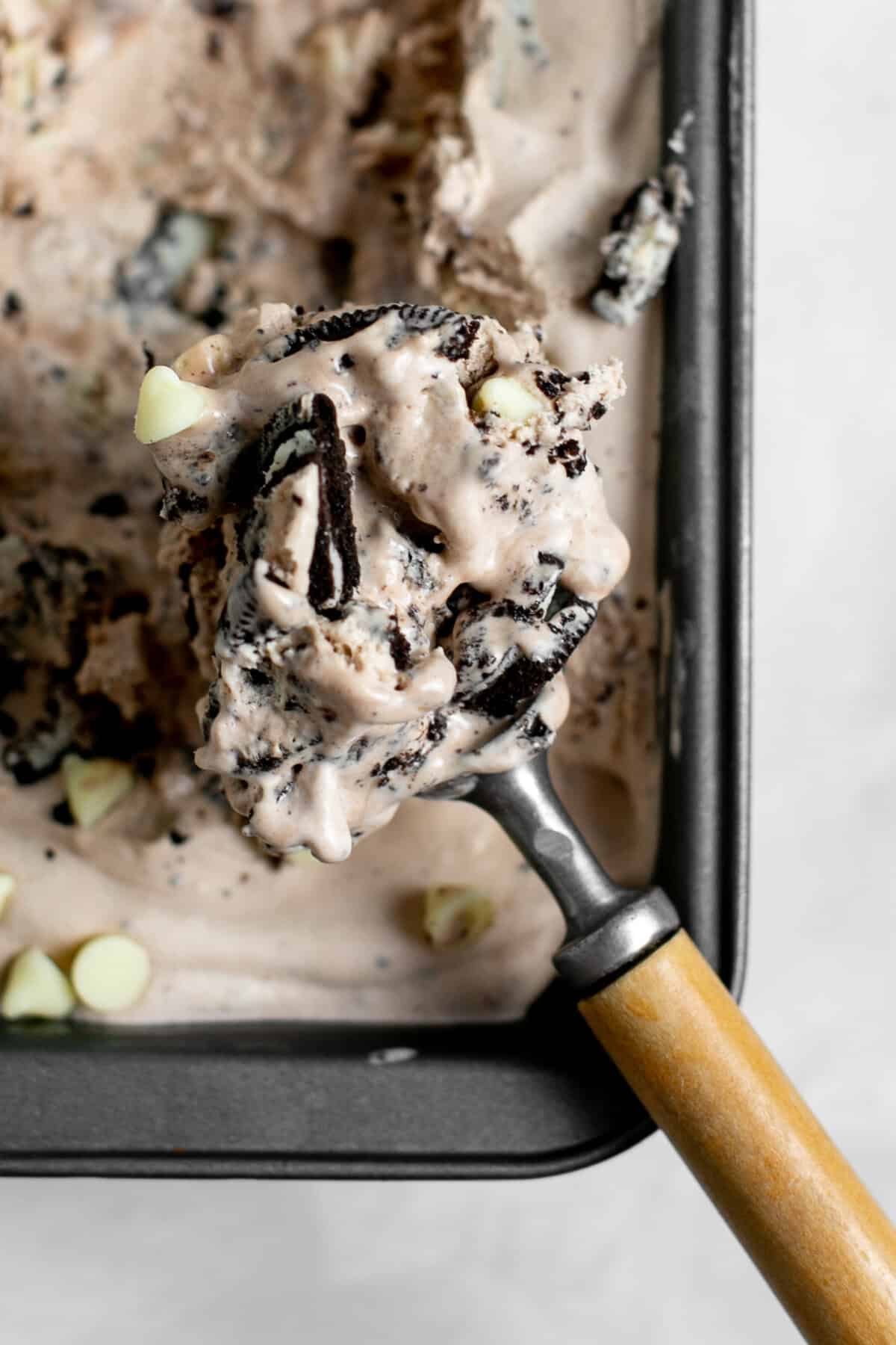 Chocolate Cookies N' Cream Ice Cream - The Little Holly That Could